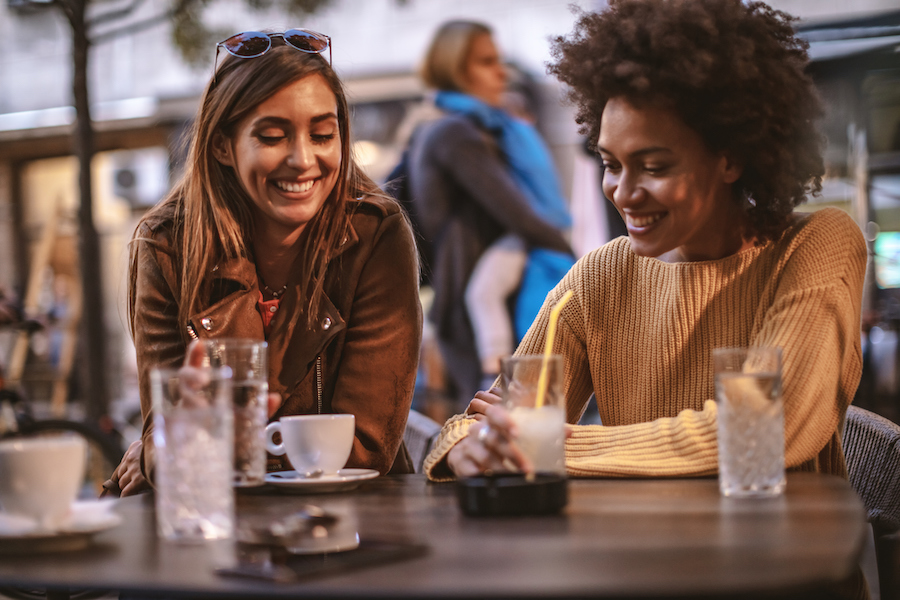 The Pros and Cons of Dating Multiple People at Once | Maclynn US